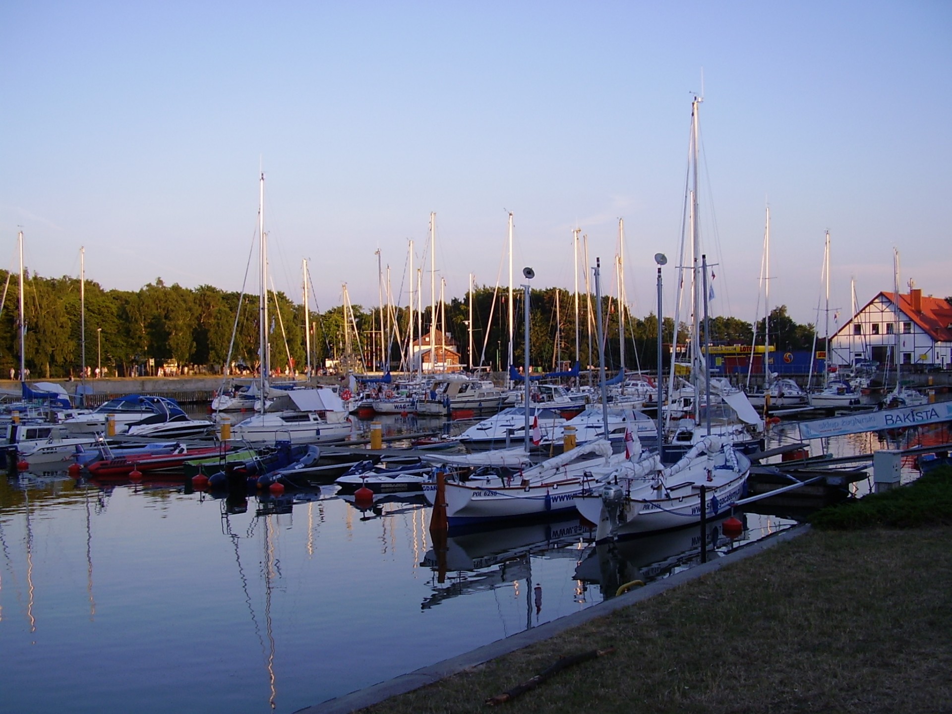 Łeba, Port morski i Krzyż Nawigacyjny - Magazyn Kaszuby